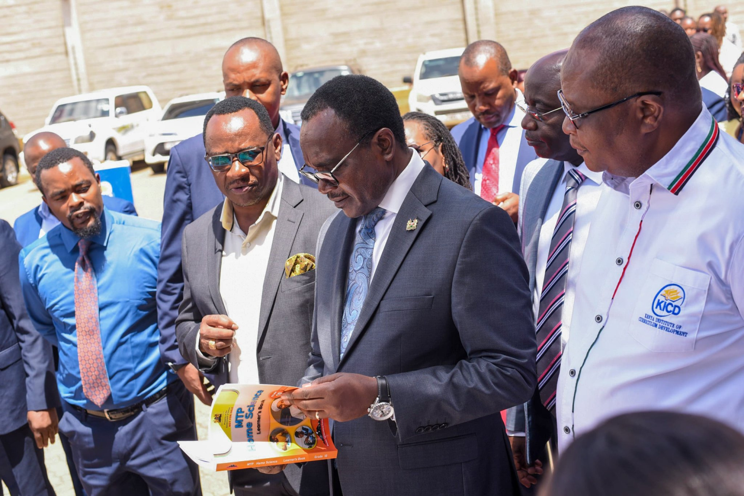 Govt announces 1:1 textbook ratio for Grade 10 learners - People Daily