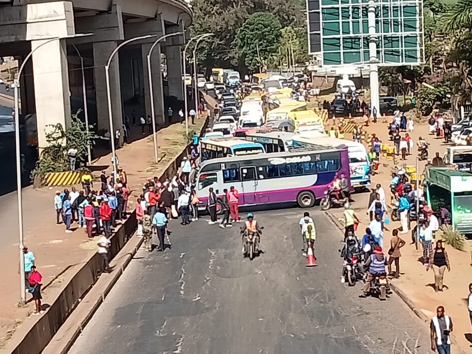 Police remove number plates from matatus blocking roads during protest ...