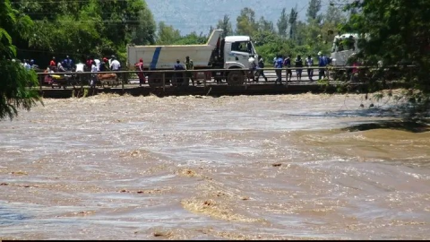 Government issues alert as River Nyando floods Ahero Bridge - People Daily